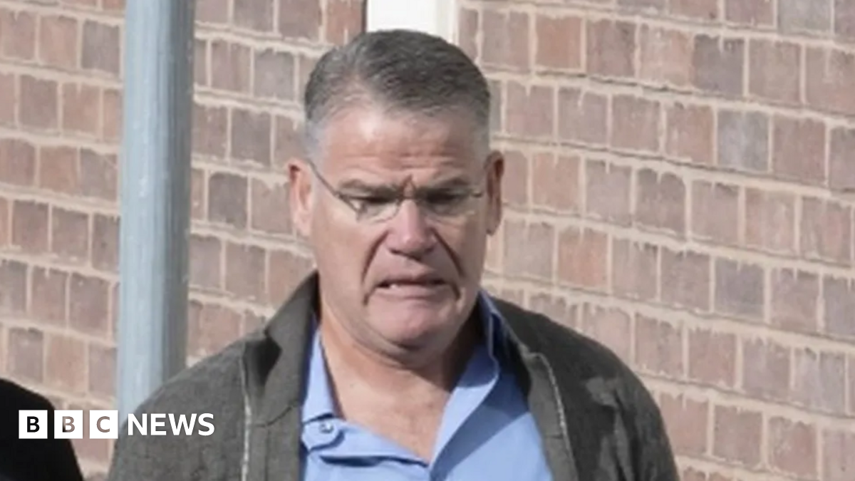 Irish crime boss admits trick to get reduced sentence - BBC News