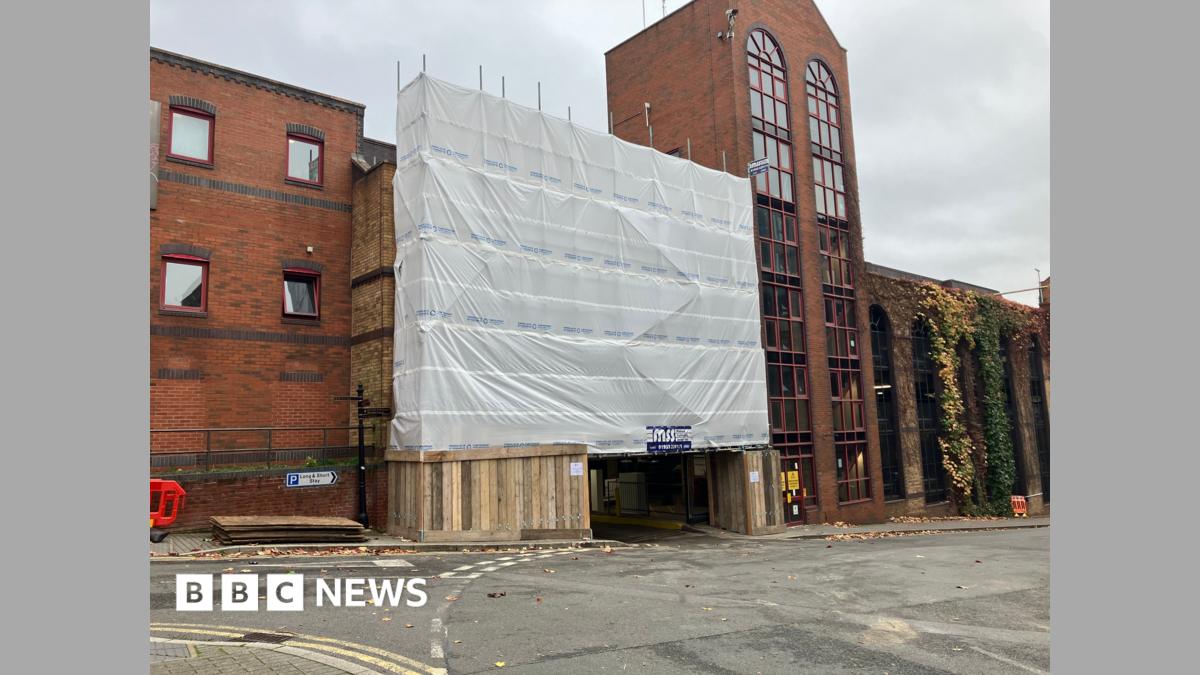 Northampton's St John's car park reopens after crash - BBC News