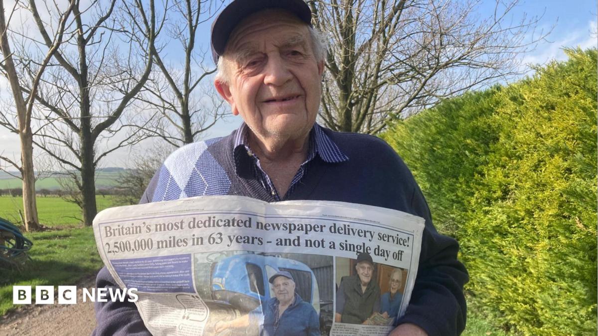 East Yorkshire paperboy 'enjoyed every minute' of 63-year career - BBC News