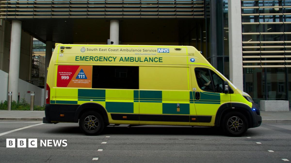 Secamb: Focus on 'virtual response' for ambulance calls - BBC News
