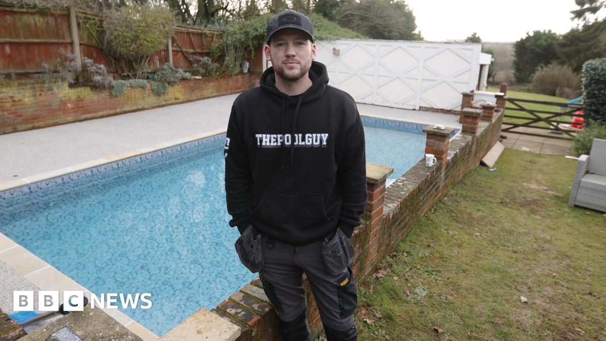 TikTok's Pool Guy from Bedfordshire says job keeps him grounded - BBC News