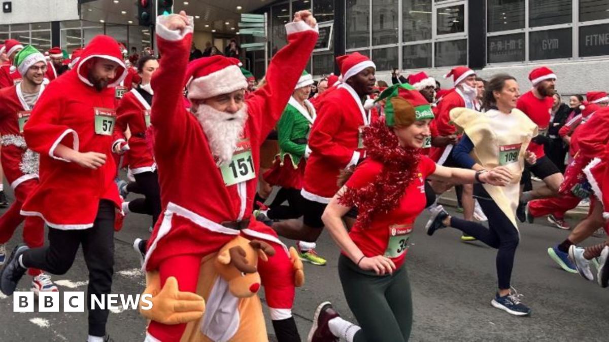 Festive fun as hundreds join Isle of Man Santa Dash - BBC News