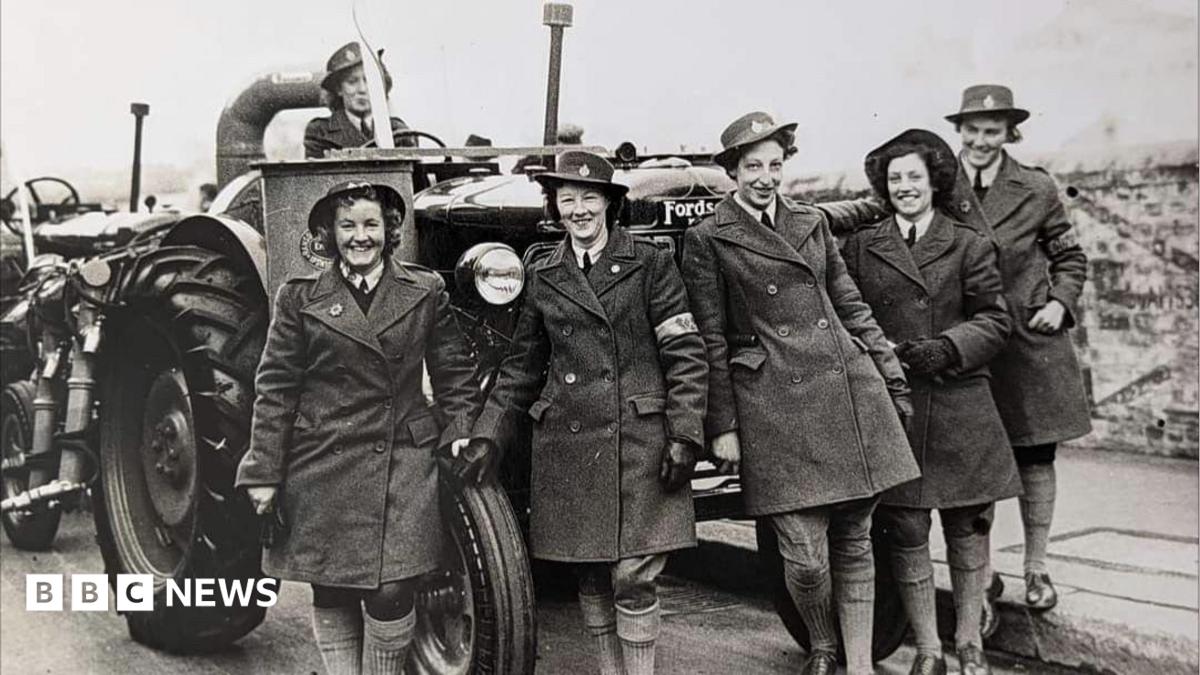 Suffolk's Land Army Heroes to be remembered with £100k statue - BBC News
