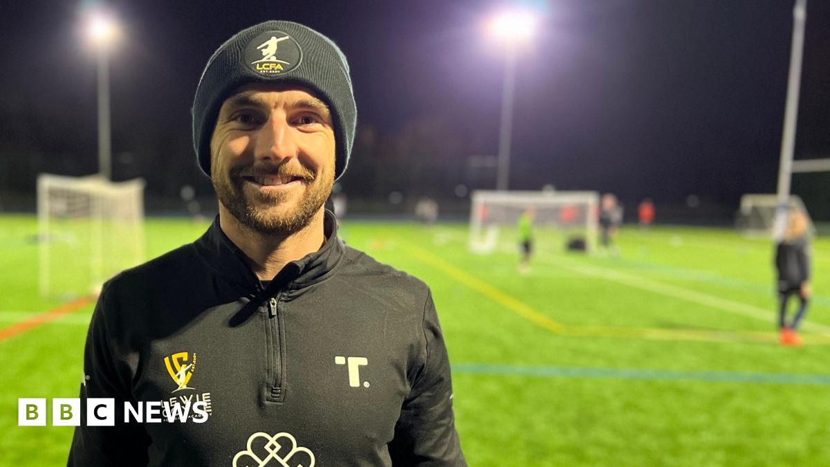 Hull: Lewie and Tommy Coyle teach children sport and life skills - BBC News