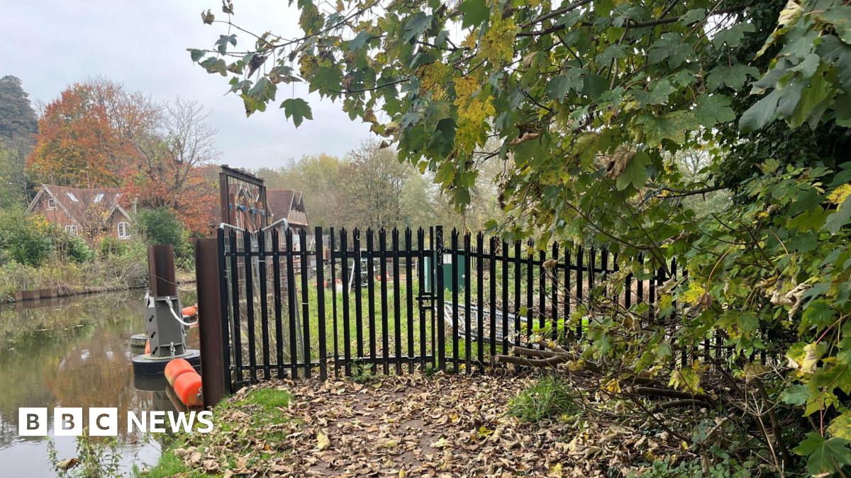 Tumbling Weir Bridge repair call by MP five years after collapse - BBC News