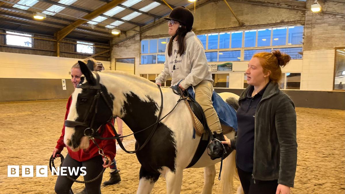 Horse helps disabled riders in memory of Leeds councillor - BBC News