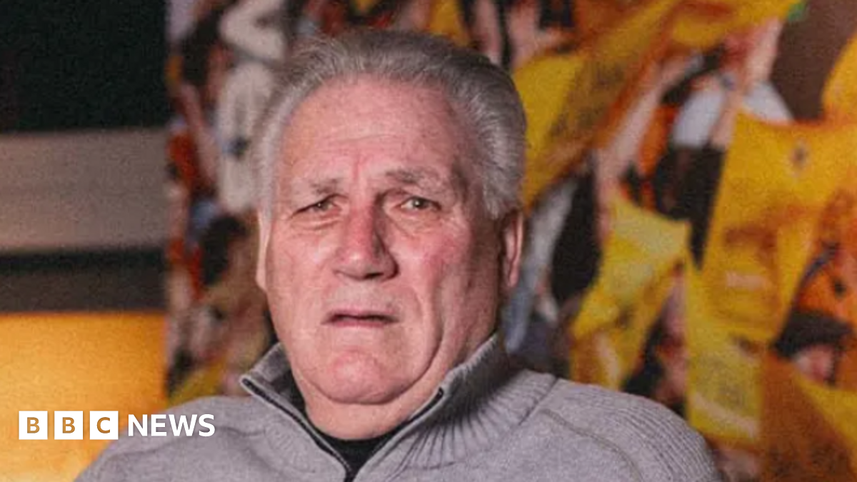 Wolves support goalkeeper Phil Parkes who will "never walk again" - BBC ...
