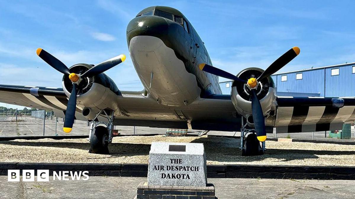 RAF Brize Norton's Dakota Gate Guardian plane restored - BBC News