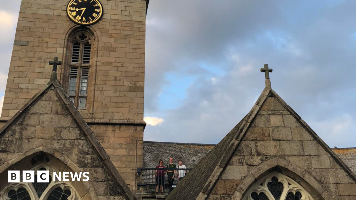 Guernsey marathon bell ringers hope for world first - BBC News