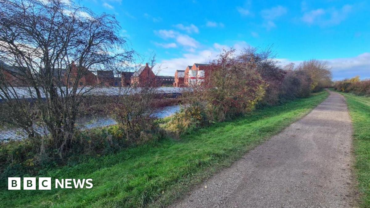 Erewash Canal bridge approved for Long Eaton despite concerns - BBC News