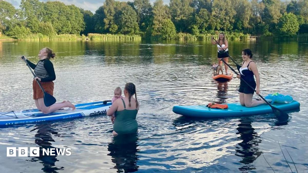 Young adults beat social isolation in Nantwich - BBC News