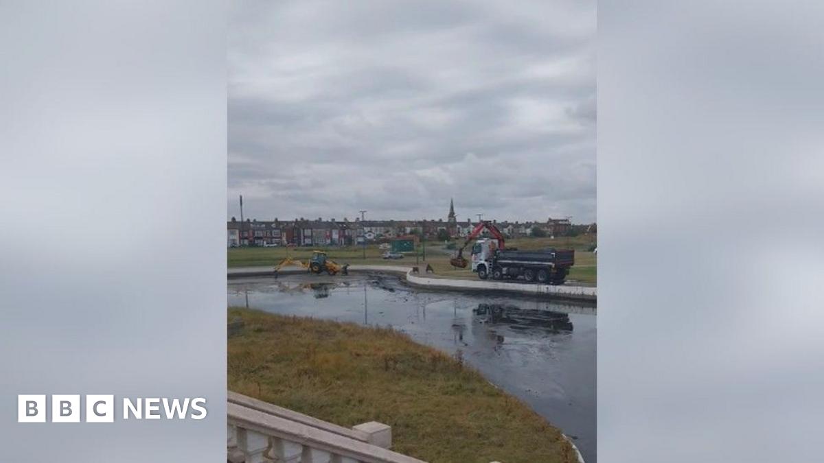 Redcar boating lake cleaned as search for leak continues - BBC News