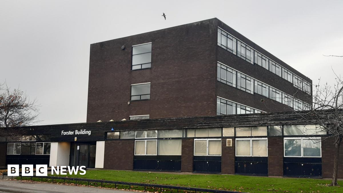 Unused University of Sunderland teaching block to be demolished - BBC News