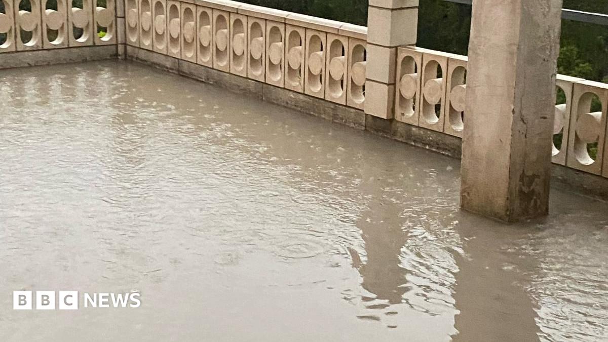 Valencia floods: 'Like a tsunami down the mountain' - BBC News