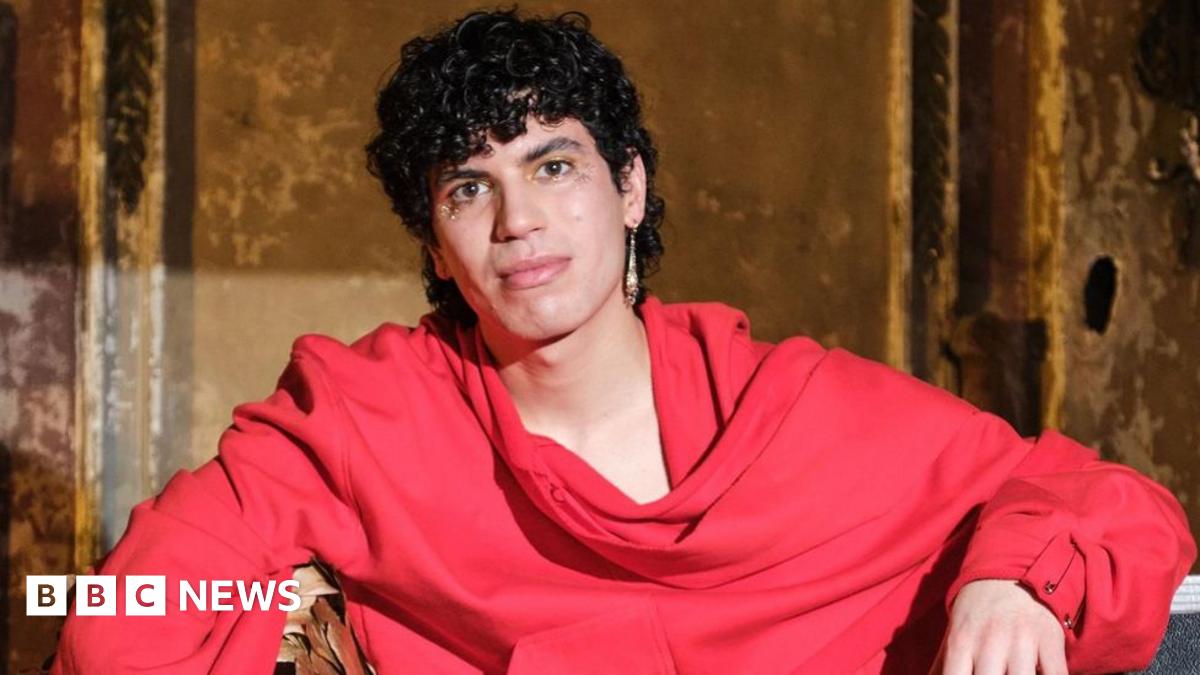 Jacob Alon: Free-spirited folk singer is one to watch - BBC News