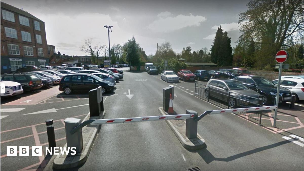 Loughborough: Council proposes rise in town car parking charges - BBC News