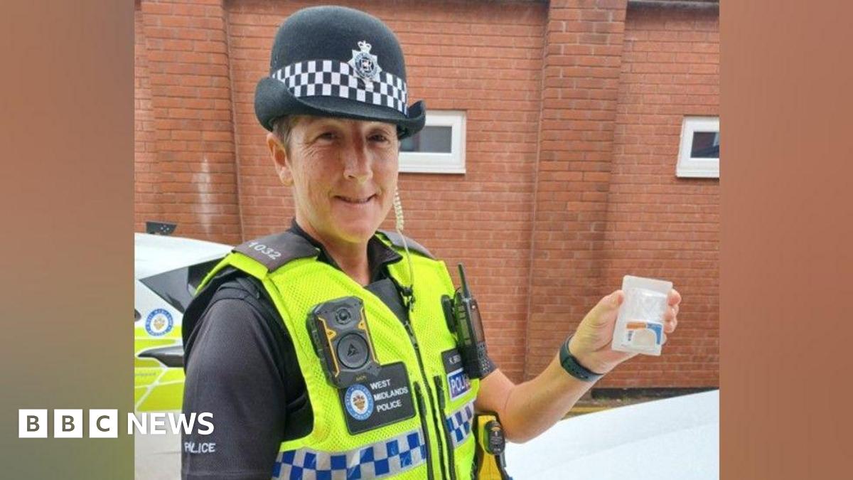 Wolverhampton officer uses fast-acting drug to save man - BBC News