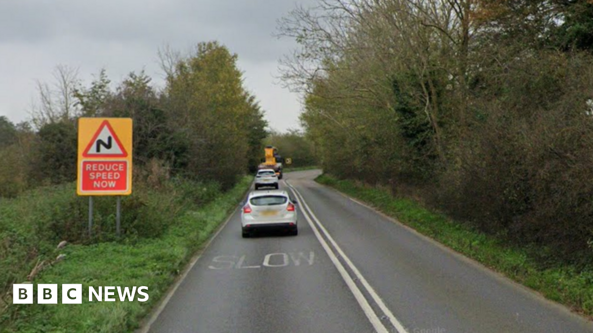 Air ambulance called to A146 crash at Barnby near Lowestoft - BBC News