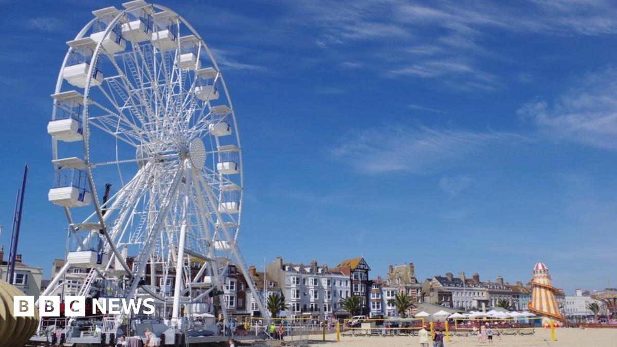 Weymouth Beach seaside observation wheel set to open - BBC News