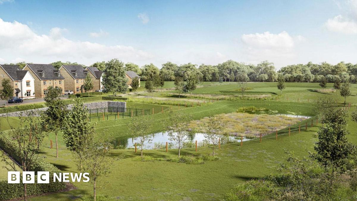 Next stage of 1,000 Warminster home development approved - BBC News