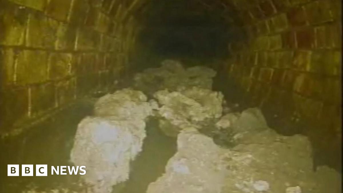 Huge 100-tonne fatberg found in London sewers - BBC News