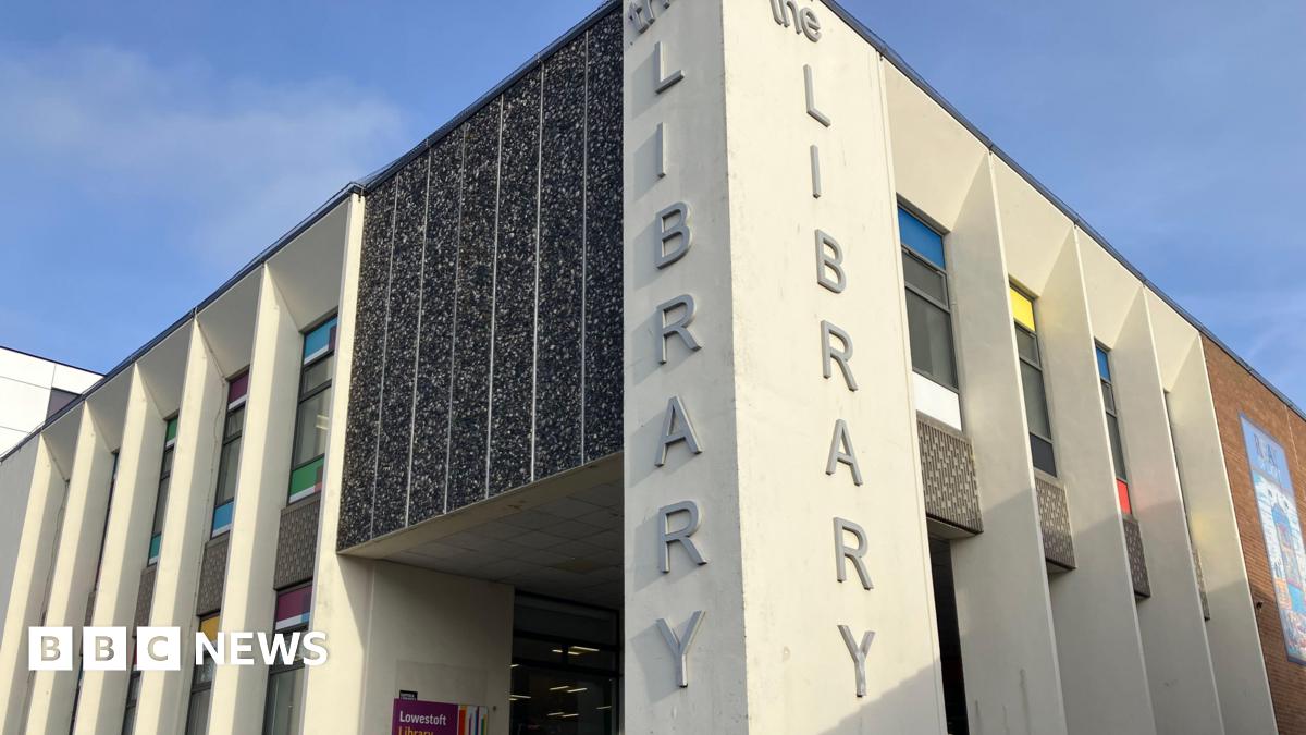 Volunteers needed to create Lowestoft Library's new garden - BBC News