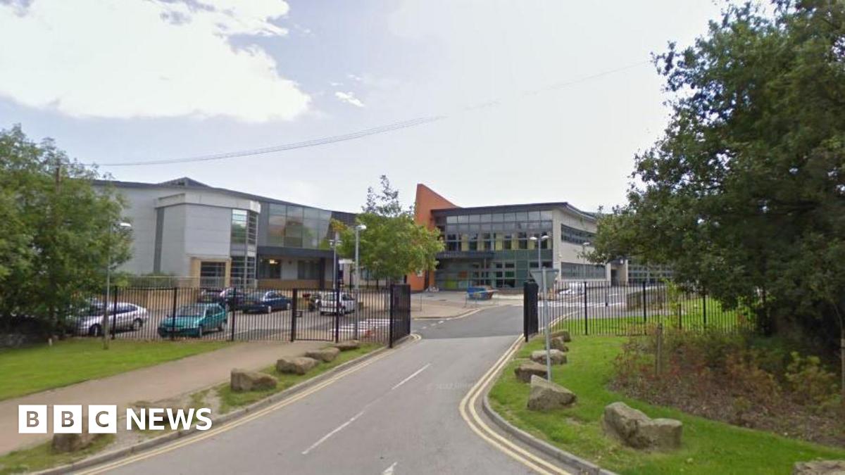 Cullingworth Parkside sixth form to close due to low admissions - BBC News