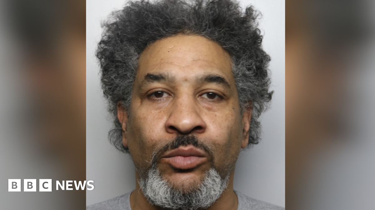 Man guilty of murder after fatal stabbing in flat in Derby - BBC News
