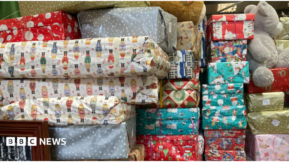 Drop off centre opens for shoebox appeal - BBC News