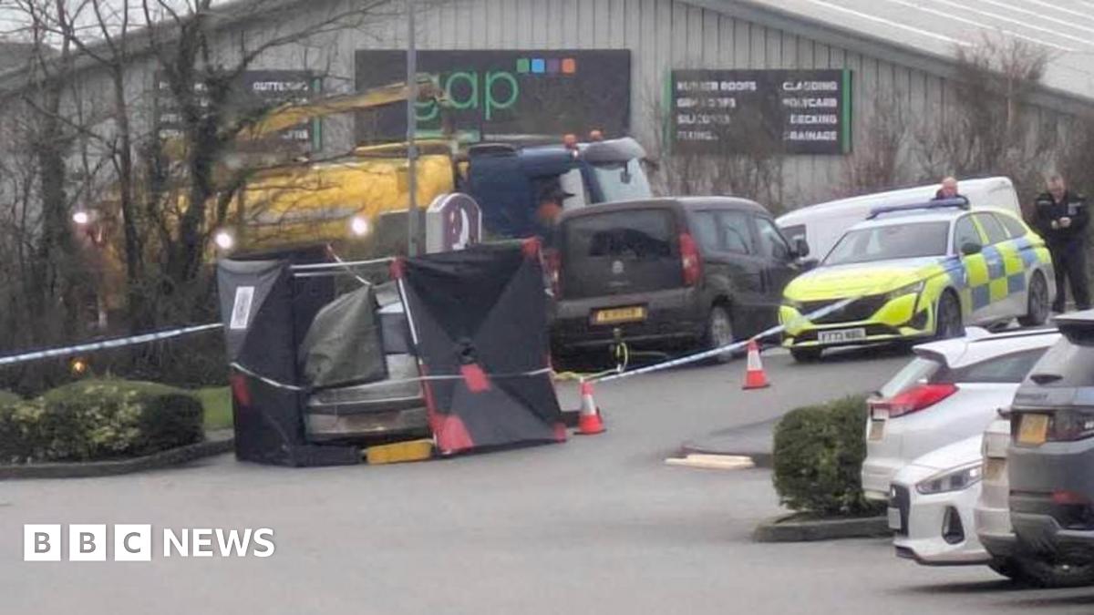 Police given more time to question Helston murder suspects - BBC News