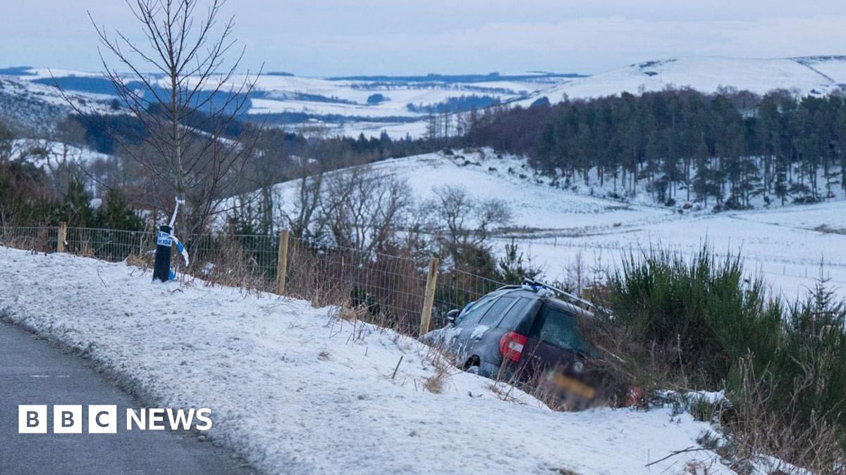 Snow warning as Scotland hit by freezing weather - BBC News