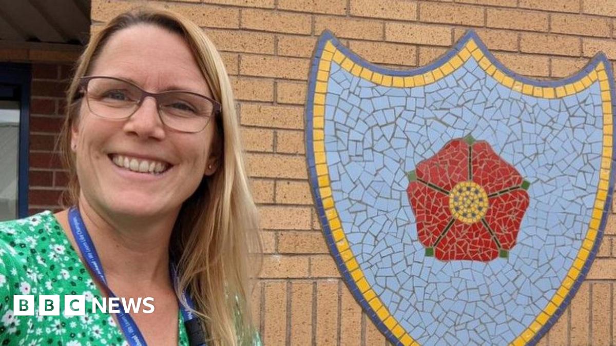 Helen Smart: Disability boat tribute to late Olympic swimmer - BBC News