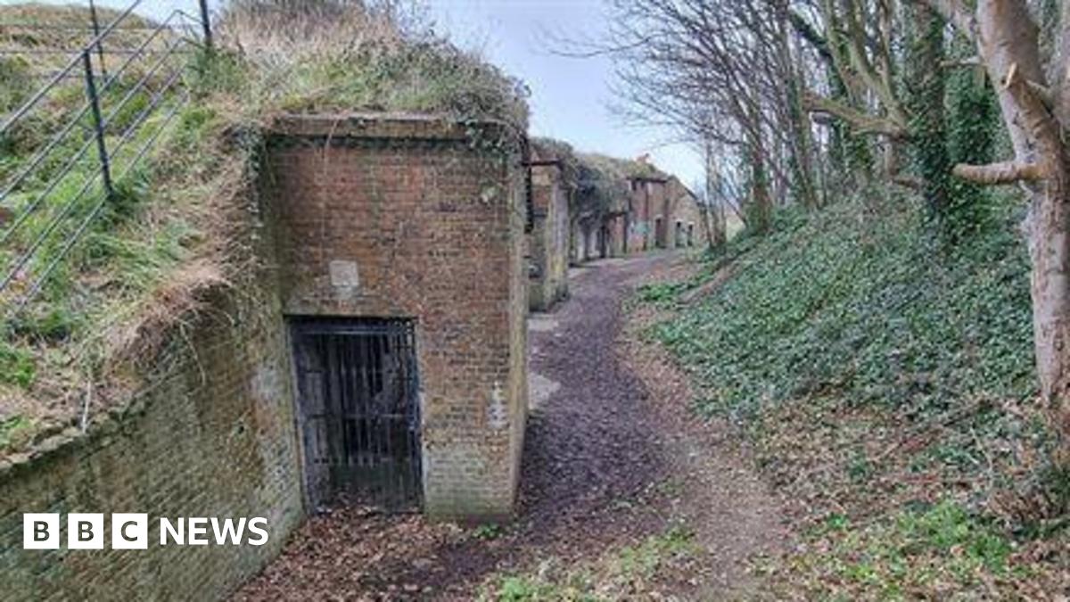 Dover's forts from Napoleonic Wars being restored - BBC News