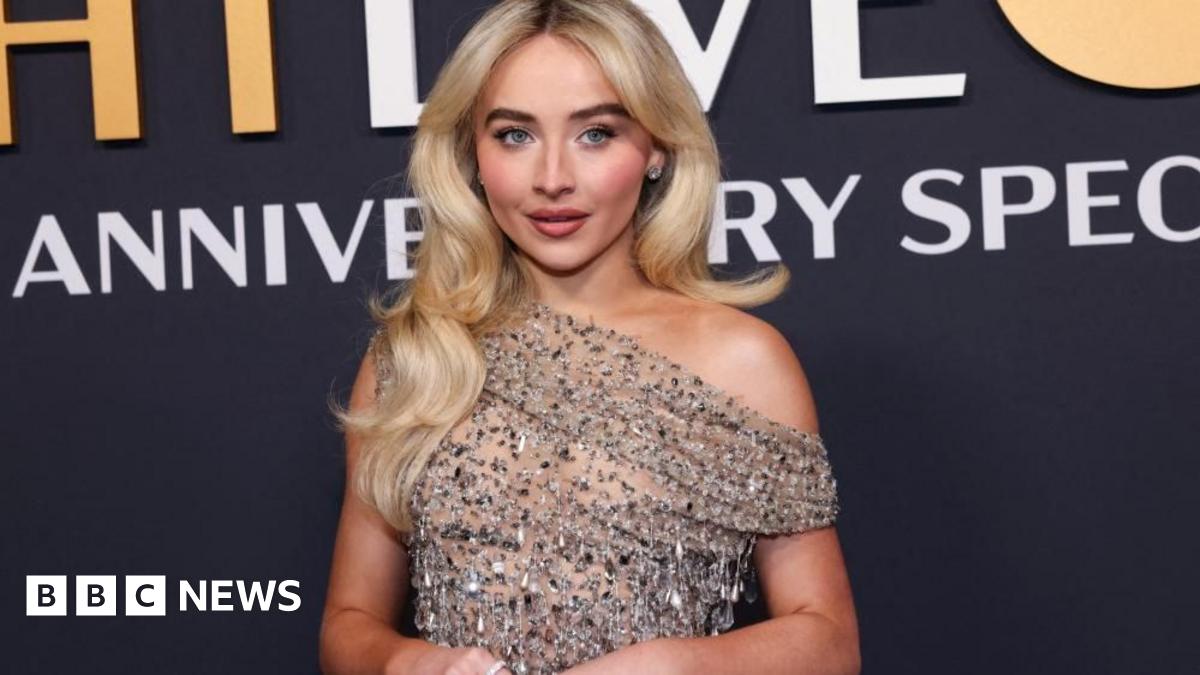 Rachel Reeves defends accepting free Sabrina Carpenter tickets - BBC News