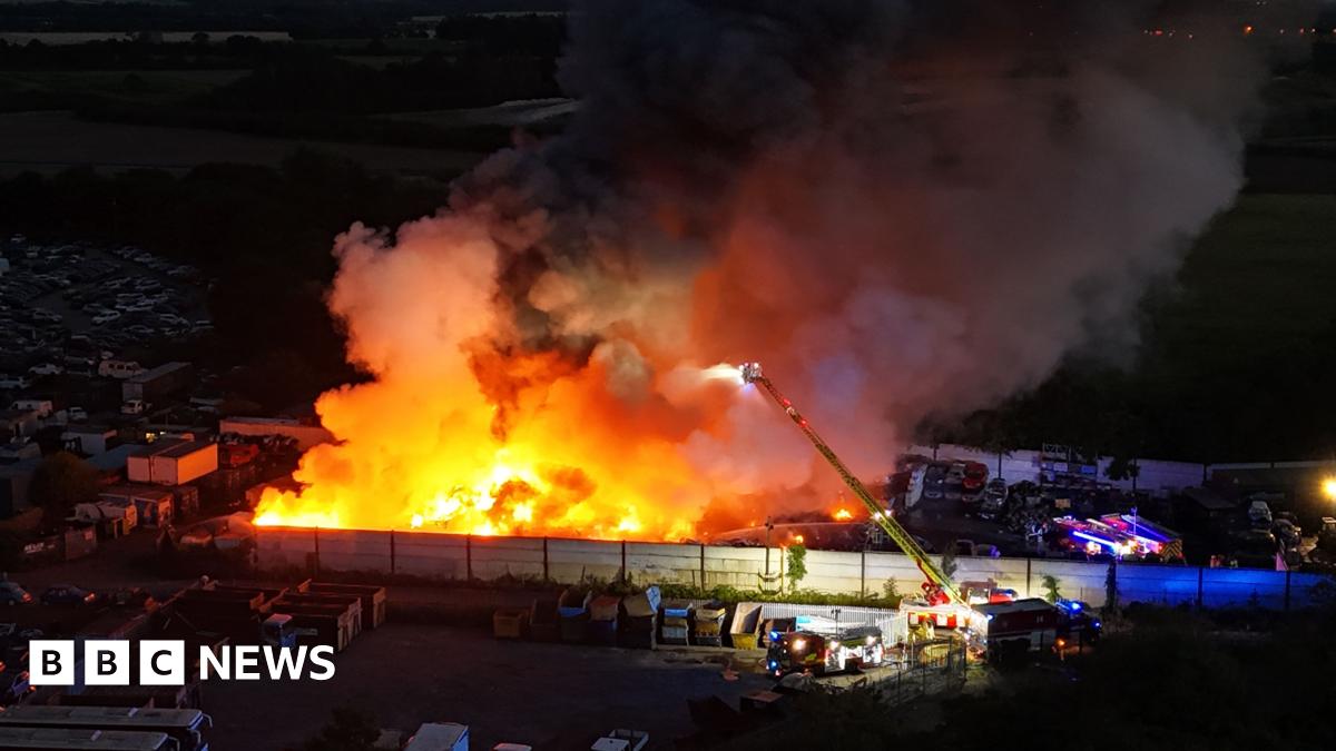 Red Lodge scrapyard fire attended by fire crews - BBC News