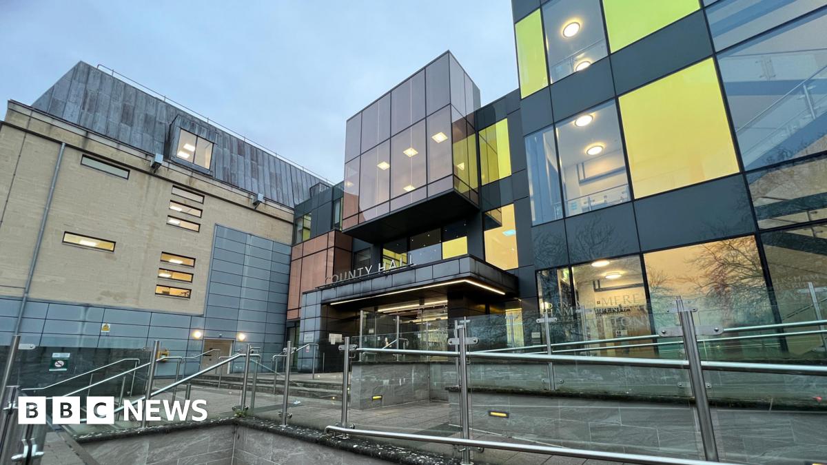 Councils confirm Heart of Wessex devolution bid despite concerns - BBC News