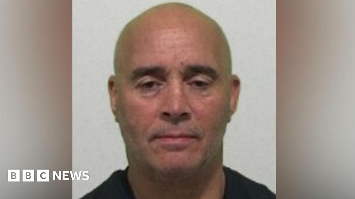 Curtis Warren admits breaching serious crime order - BBC News