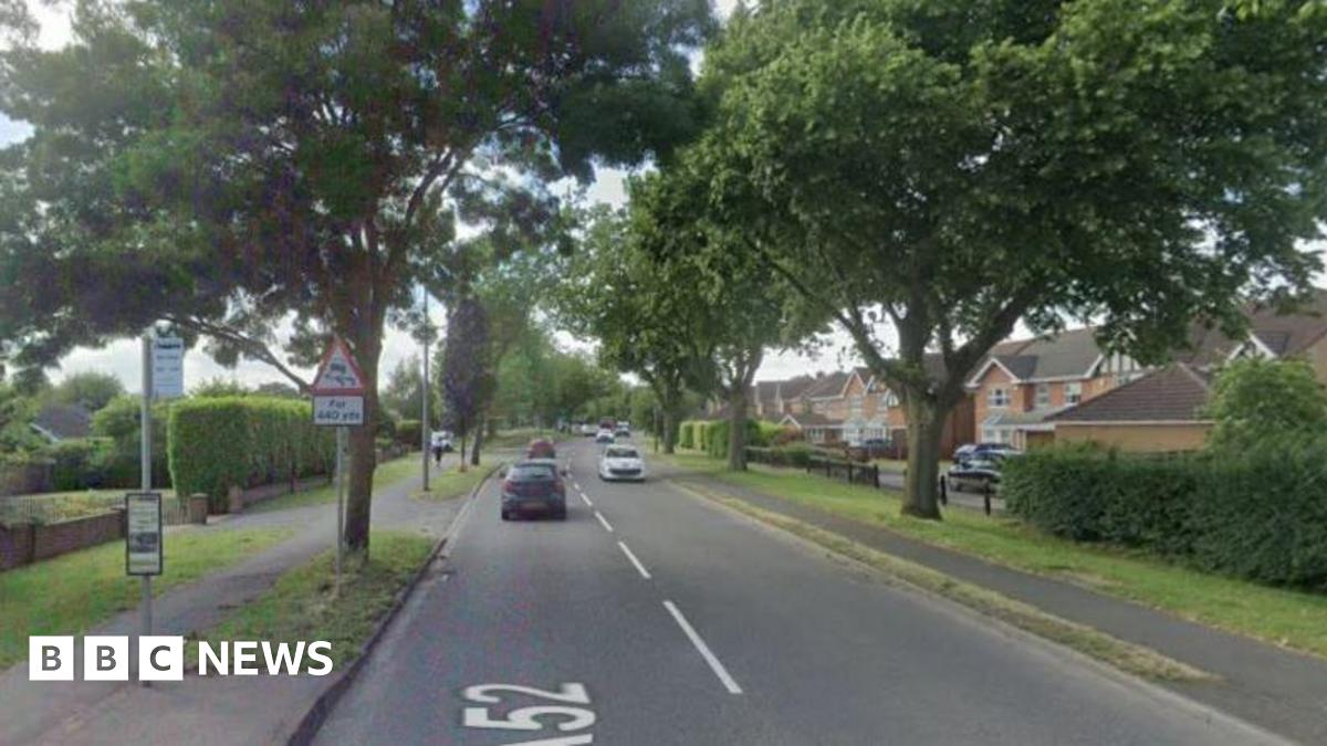 Grantham: Driver admits causing death of pedestrian Lijuan Wu - BBC News