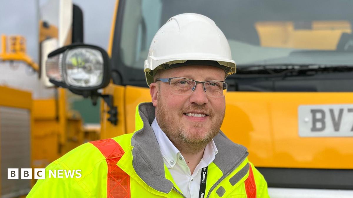 Norfolk's gritters primed for winter roll-out - BBC News