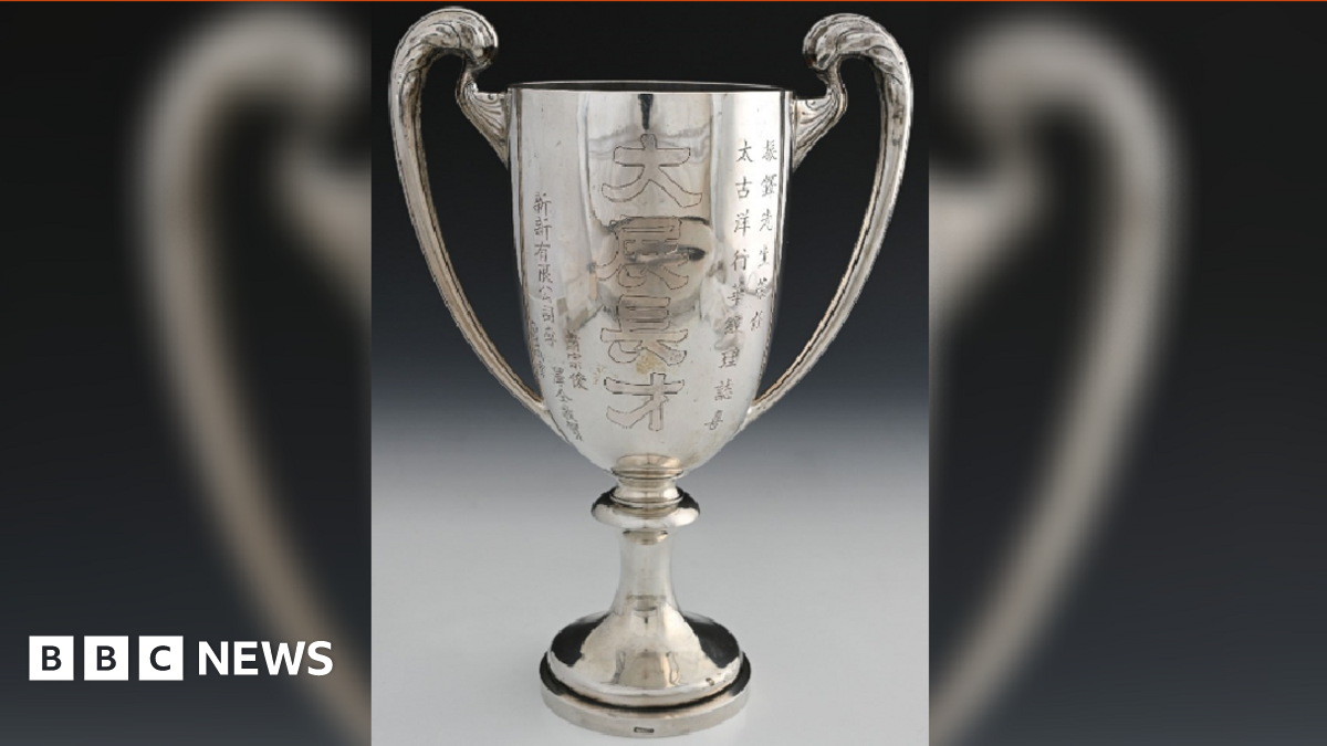 Chinese silver hoard found in attic goes up for auction - BBC News