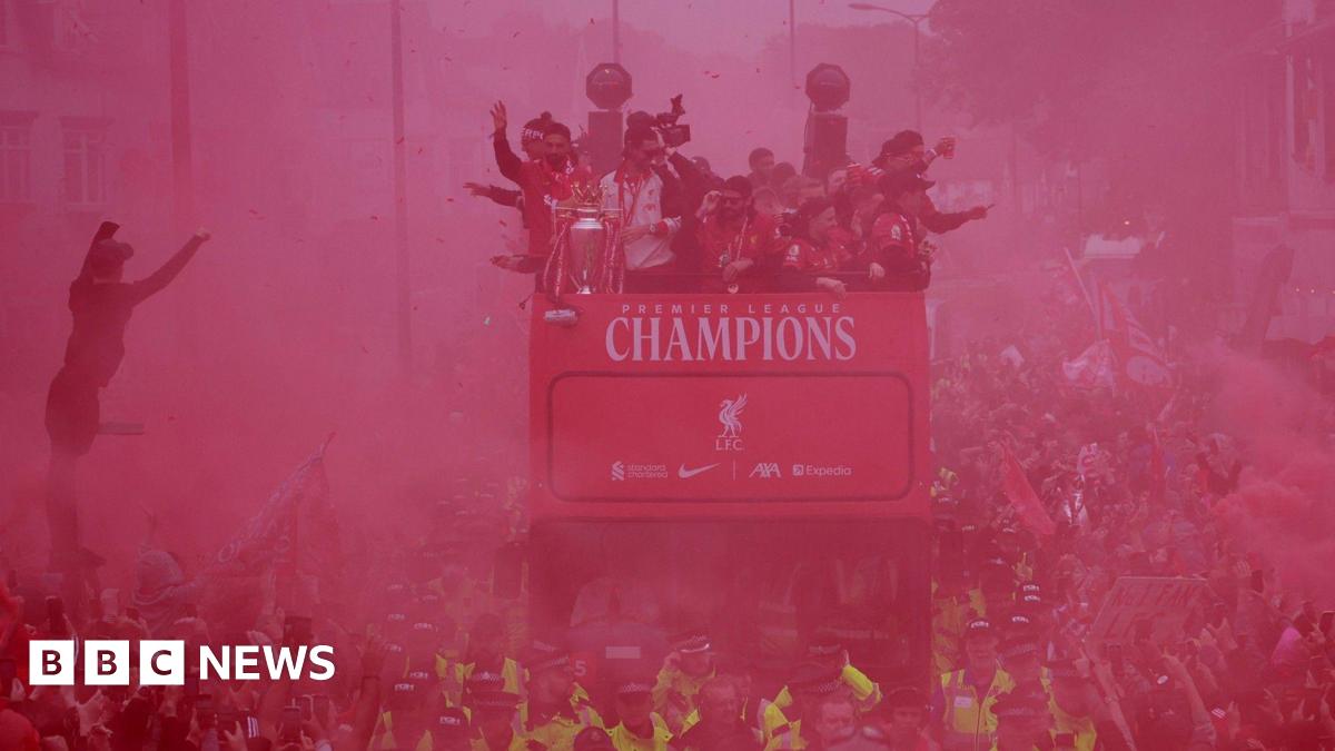 Almost 150 injured at Liverpool FC parade before Doyle incident - BBC News