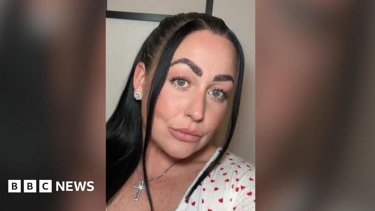 Woman who had skin cancer warns of sunbed danger - BBC News