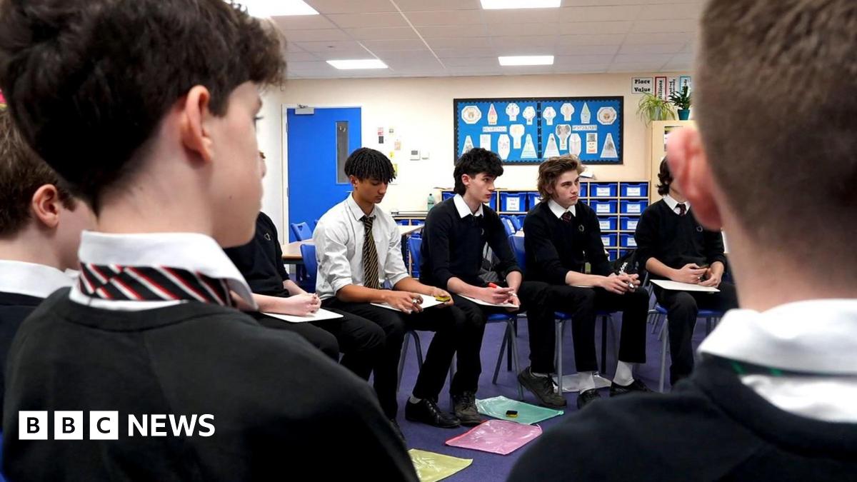 Boys at Debenham High School learn lessons about masculinity - BBC News