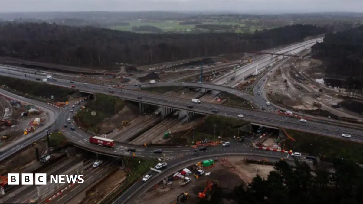 Surrey: M25 slip roads to close for second weekend - BBC News