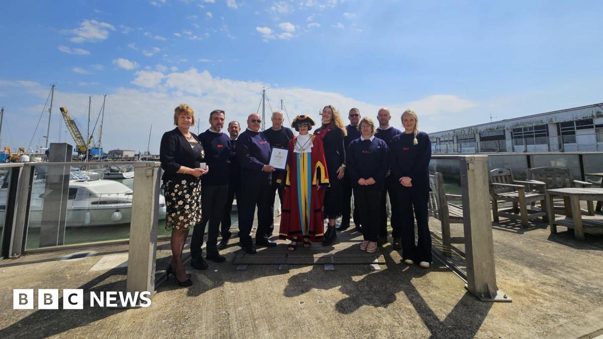 Lowestoft lifeboat crew receive Freedom of the Town title - BBC News