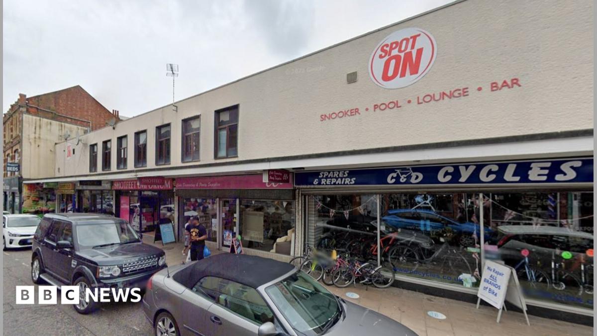 Kettering: Plans to turn snooker hall into 24 flats approved - BBC News