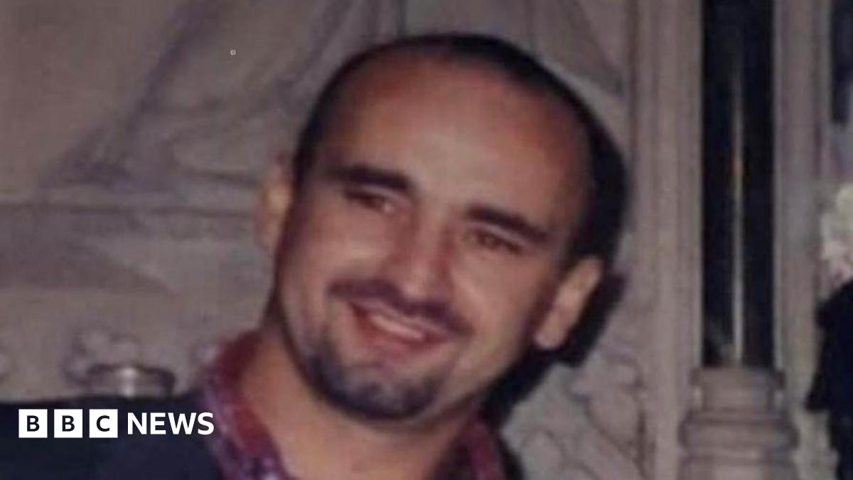Tributes to 'greatly loved' dad after Brentwood assault death - BBC News