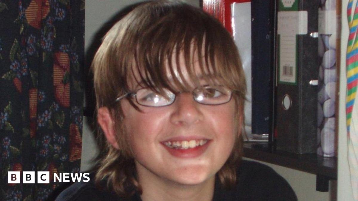 Andrew Gosden's dad praises train staff's focus on vulnerable - BBC News