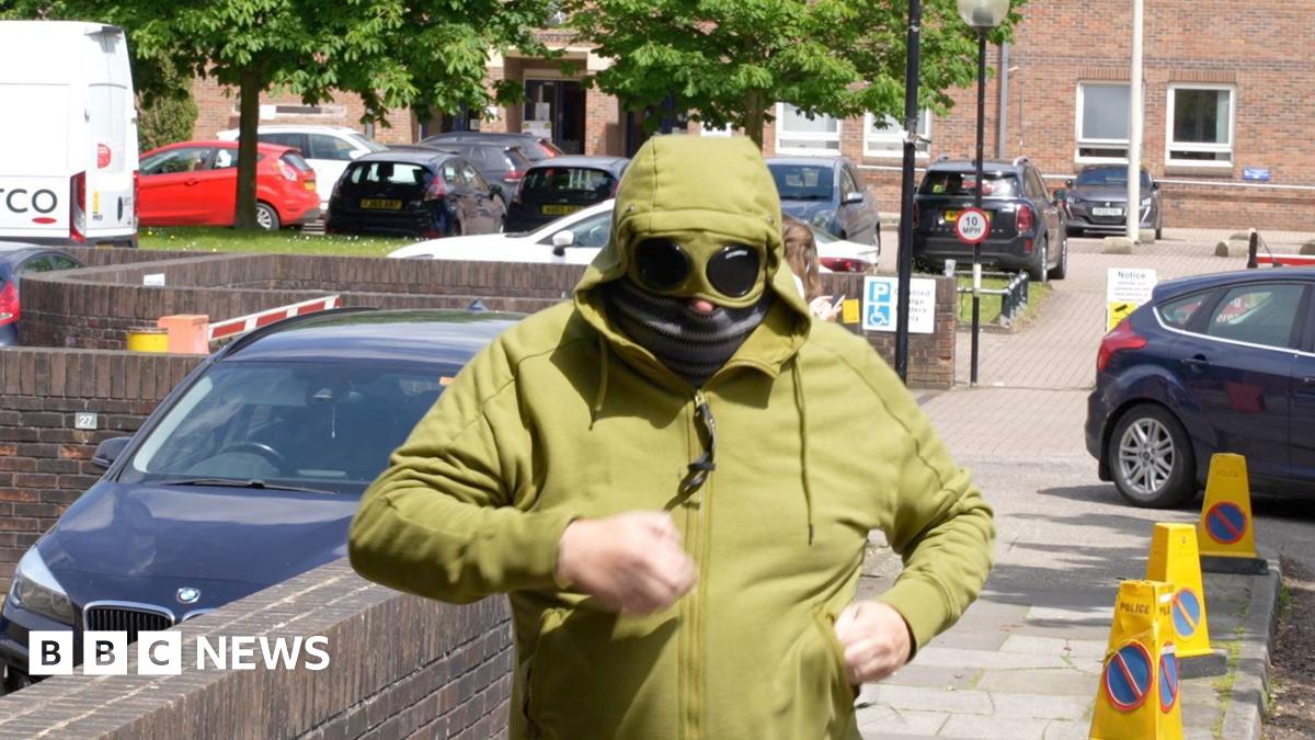 Man admits obstructing police outside Norwich City's ground - BBC News