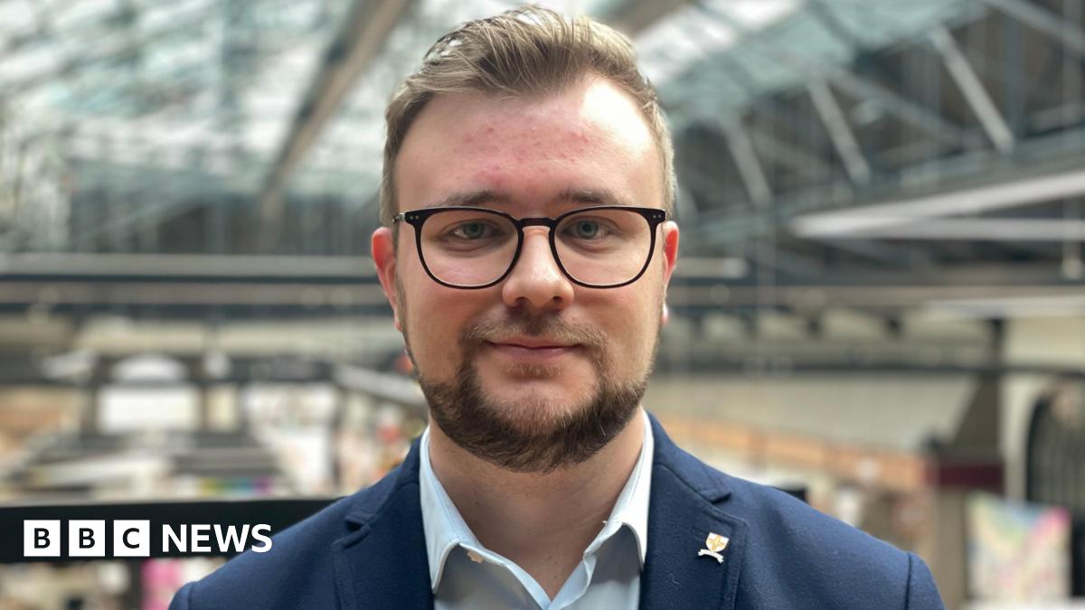 Lincoln: Council defends refurbished Cornhill Market - BBC News